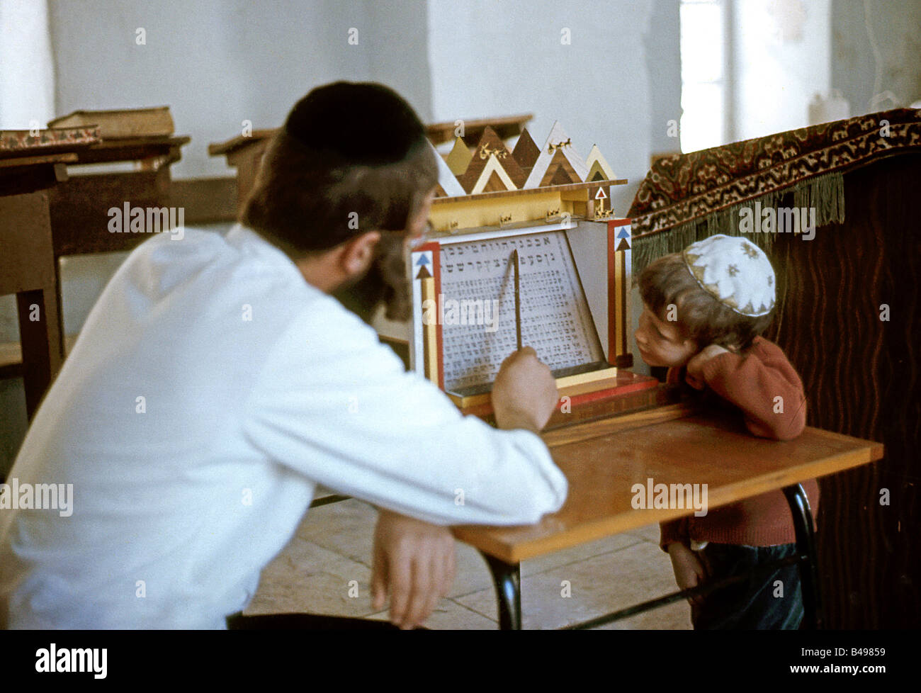 Rabbi jewish people learning hi-res stock photography and images - Alamy
