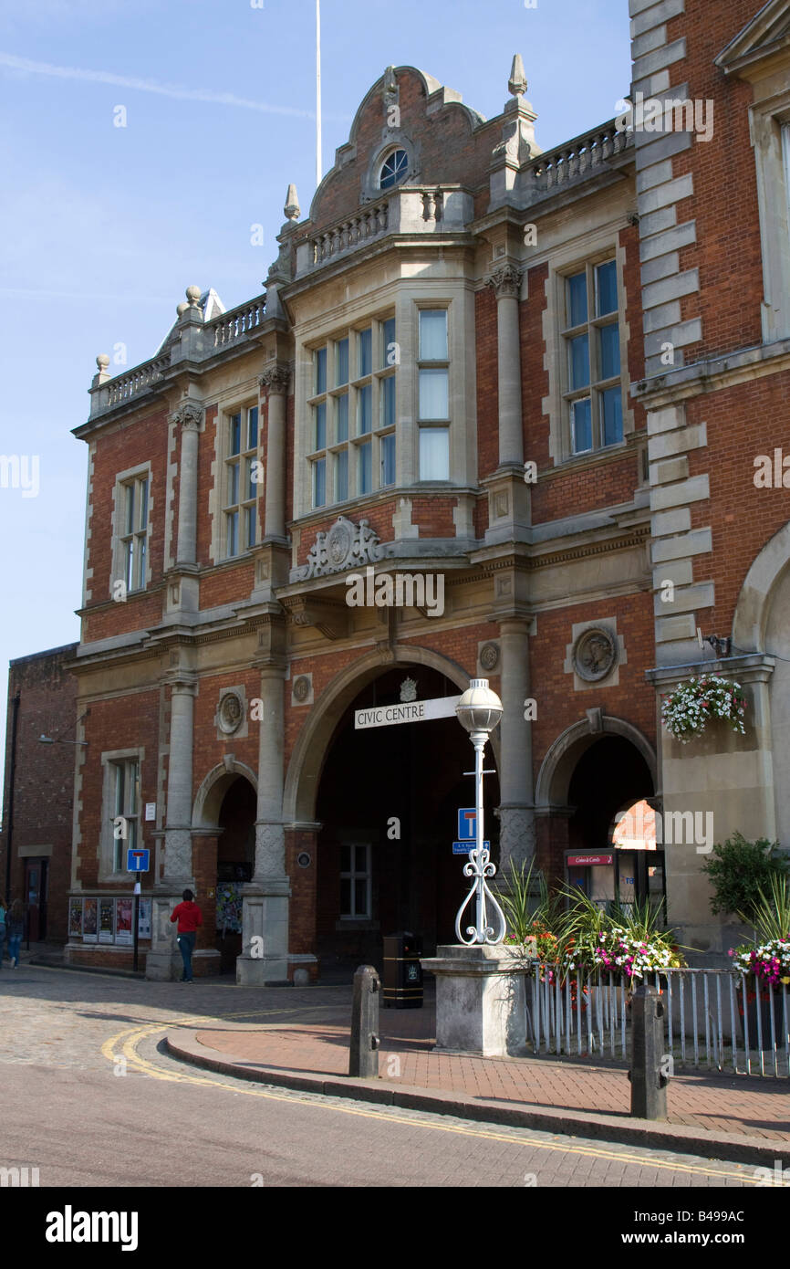 Aylesbury town centre high street hi-res stock photography and images ...