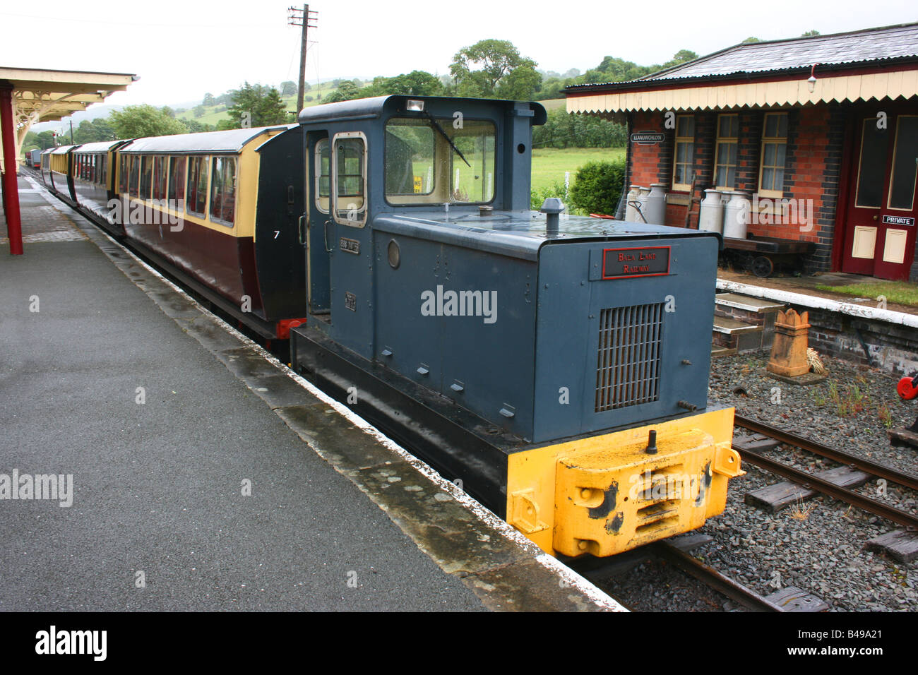 engine at the platform of Llanuwchllyn station, Bala Lake Railway ...