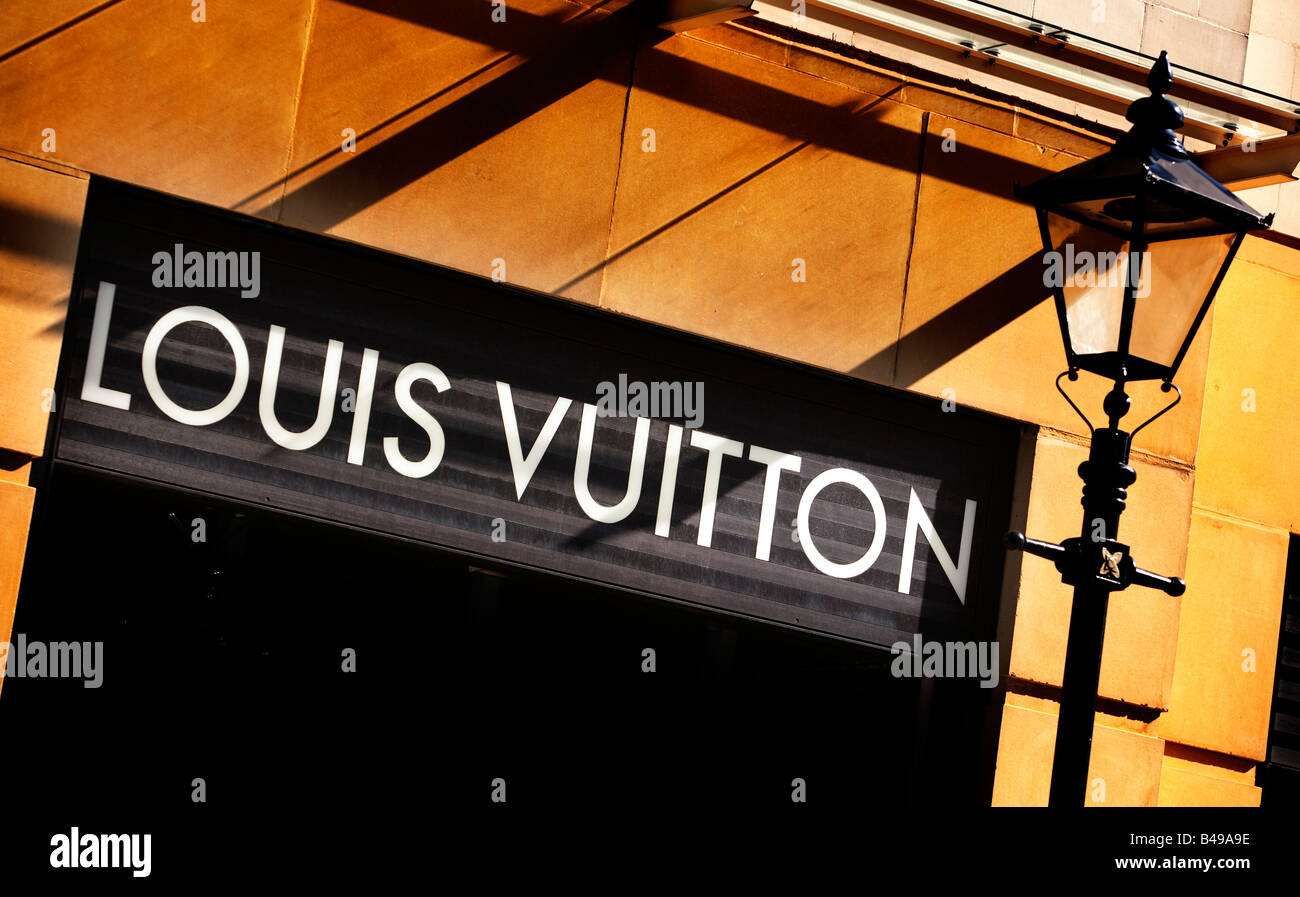 Louis vuitton store sign hi-res stock photography and images - Alamy