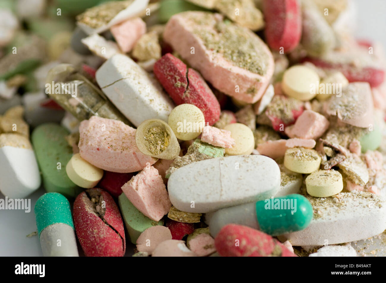 Crush pill hi-res stock photography and images - Alamy