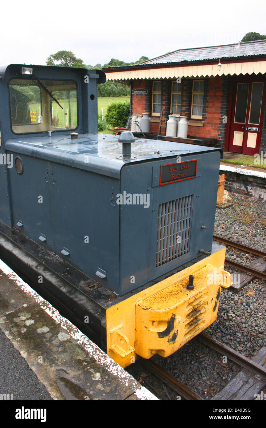 engine at the platform of Llanuwchllyn station, Bala Lake Railway ...