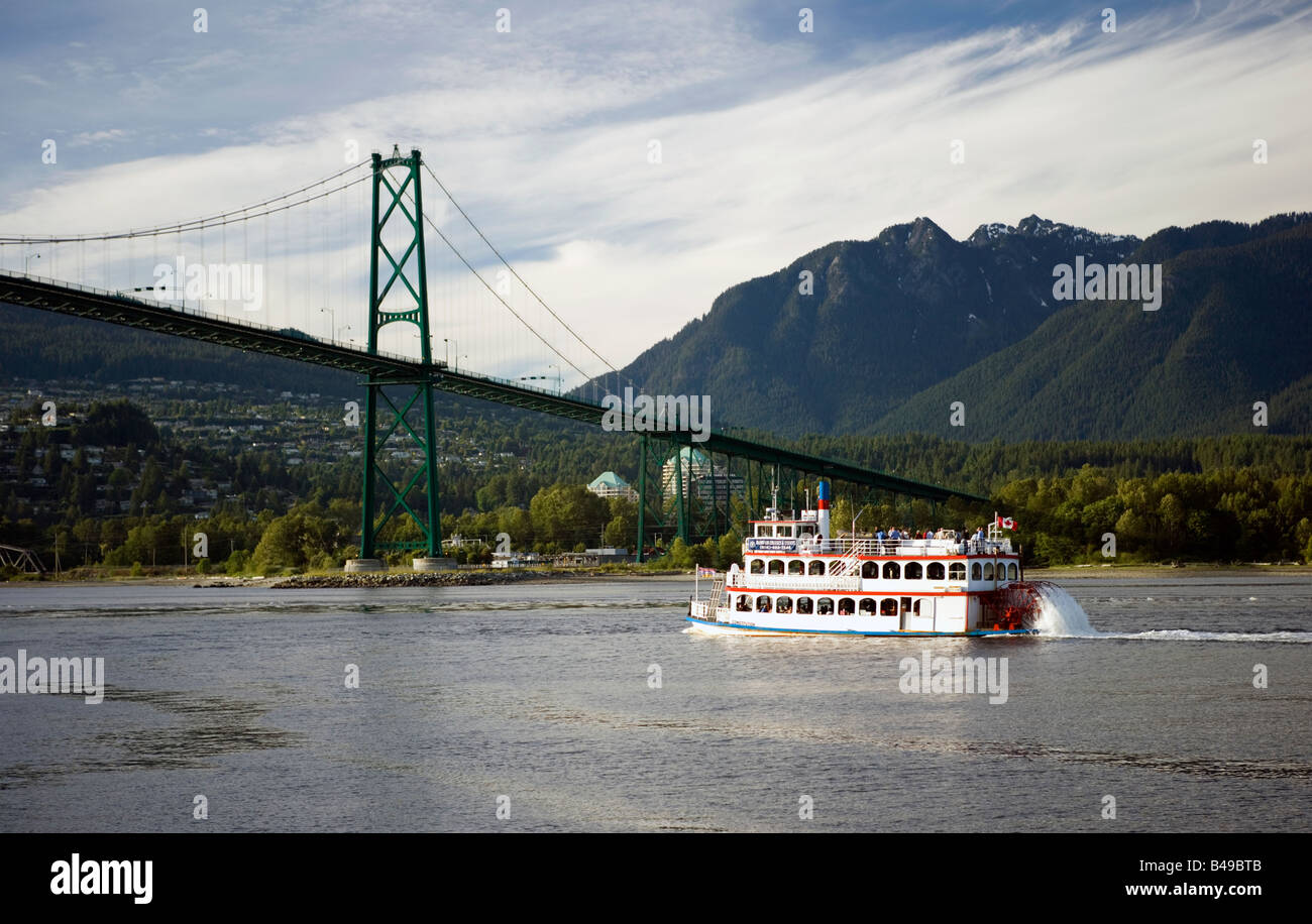Boat passing under bridge hi-res stock photography and images - Alamy