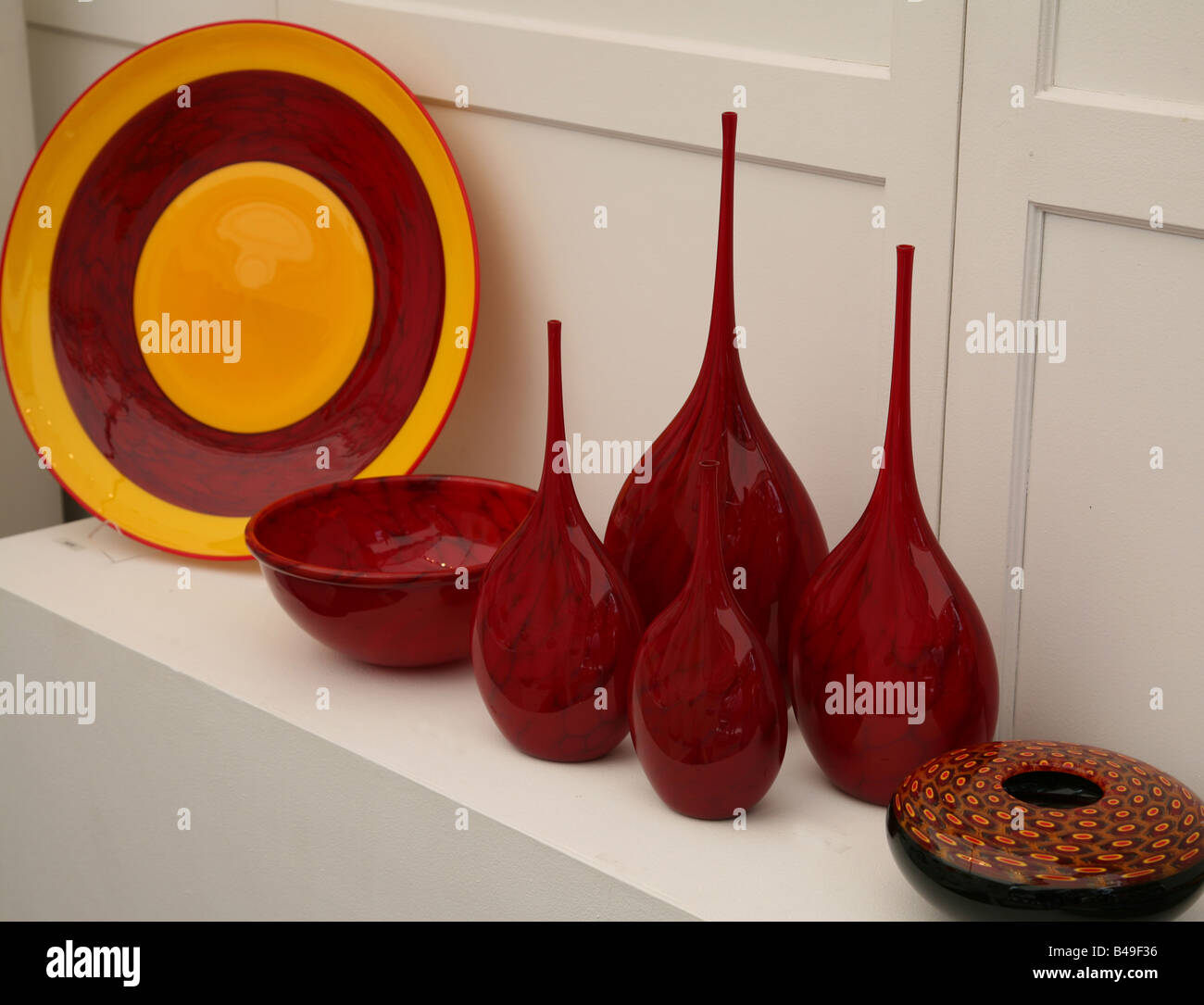 Red vases hi-res stock photography and images - Alamy