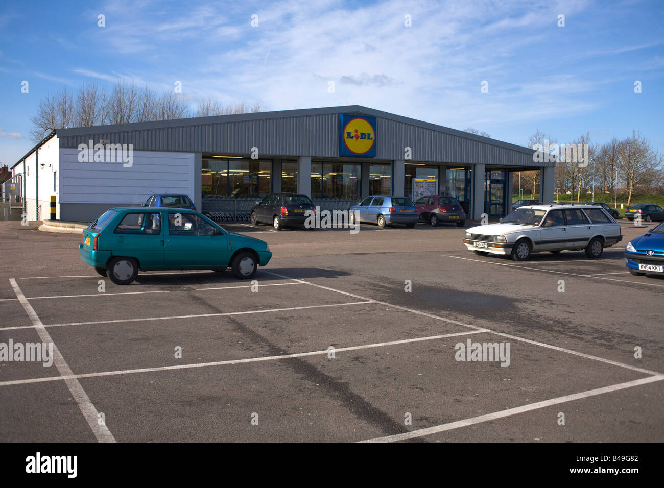 Lidl Supermarket Swindon Stock Photo - Alamy