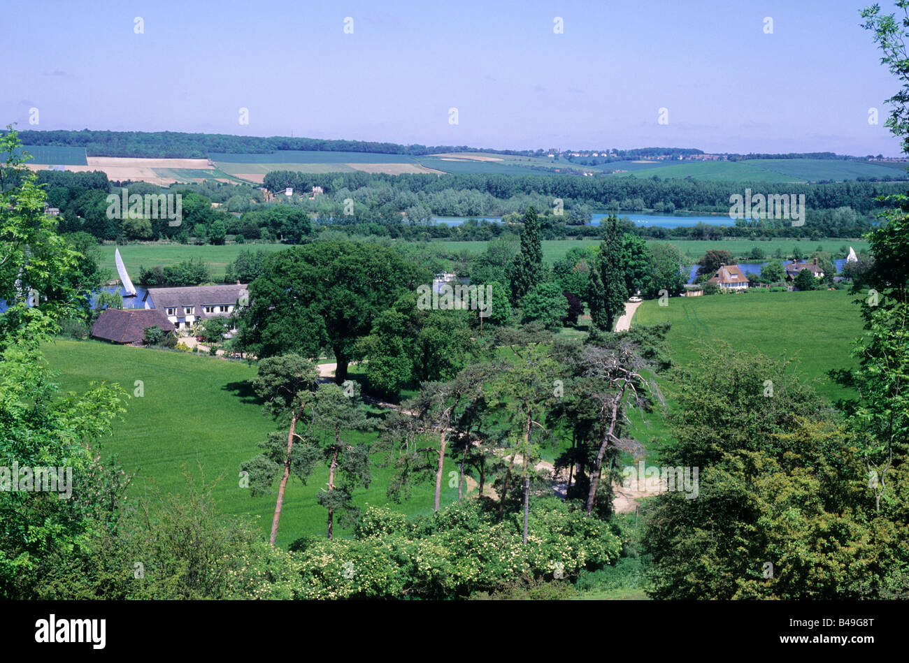 Thames Valley near Cookham Berkshire green English landscape scenery ...