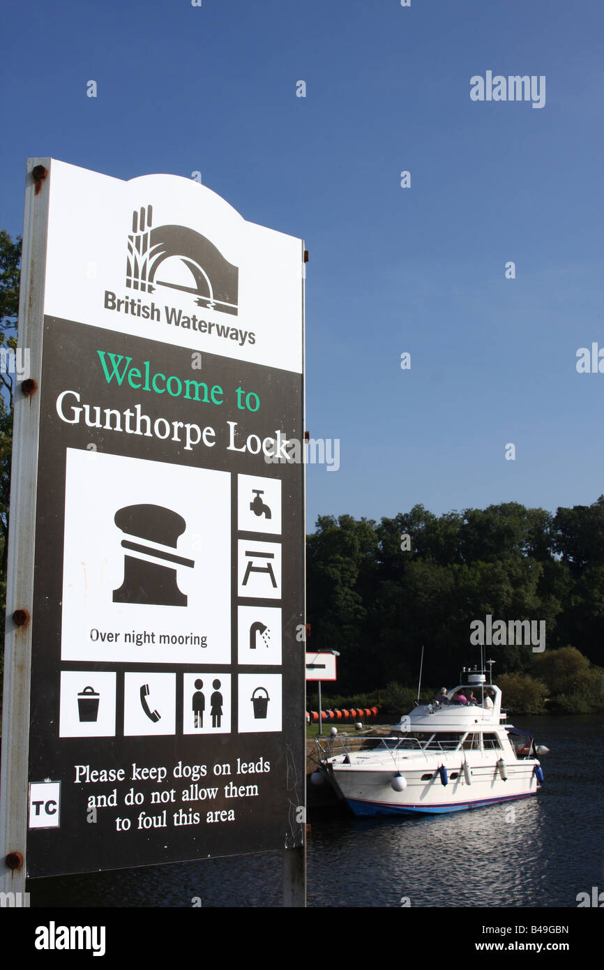 The River Trent at Gunthorpe Lock, Gunthorpe, Nottinghamshire, England ...