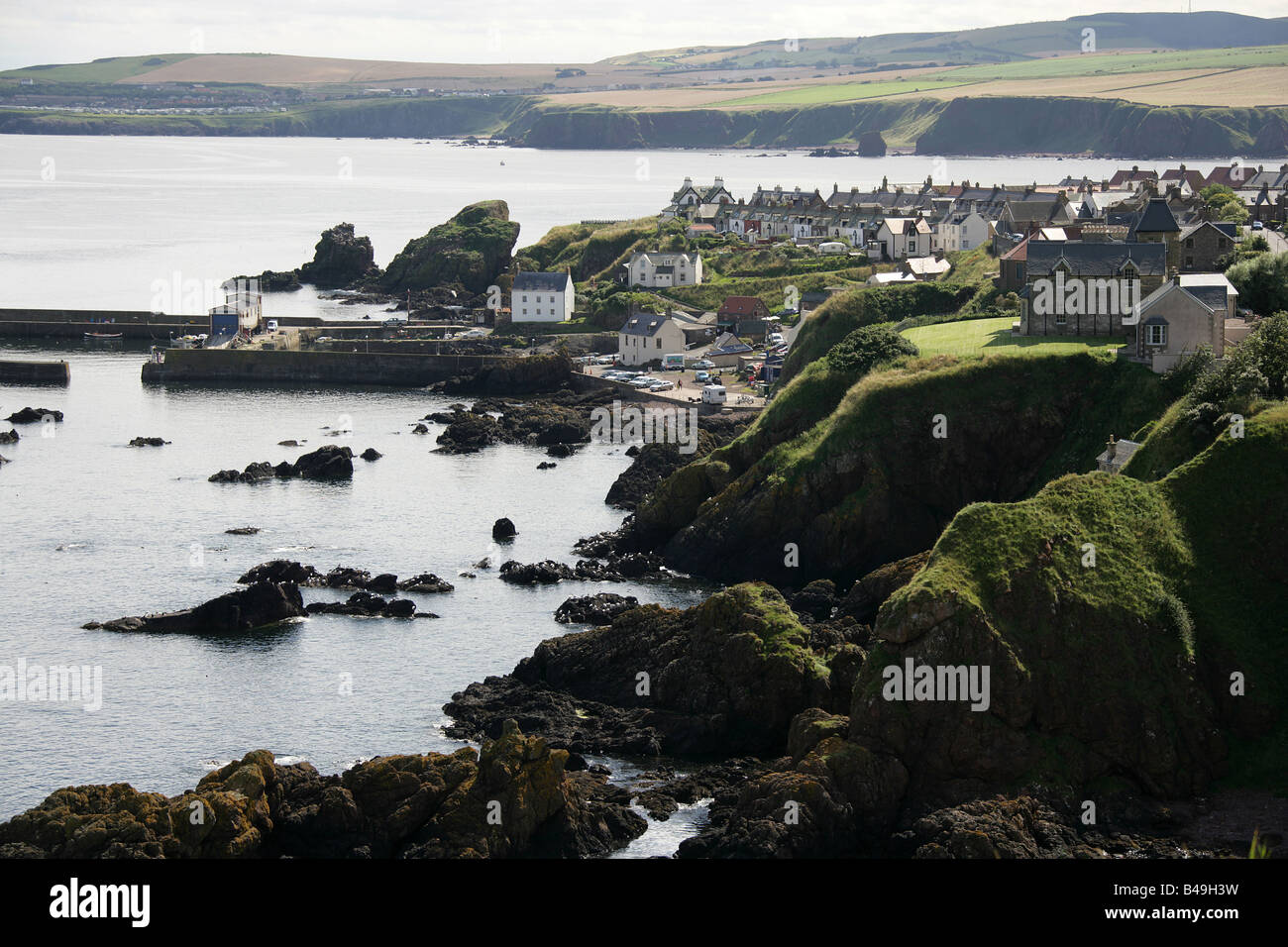 St abbs village south hi-res stock photography and images - Alamy