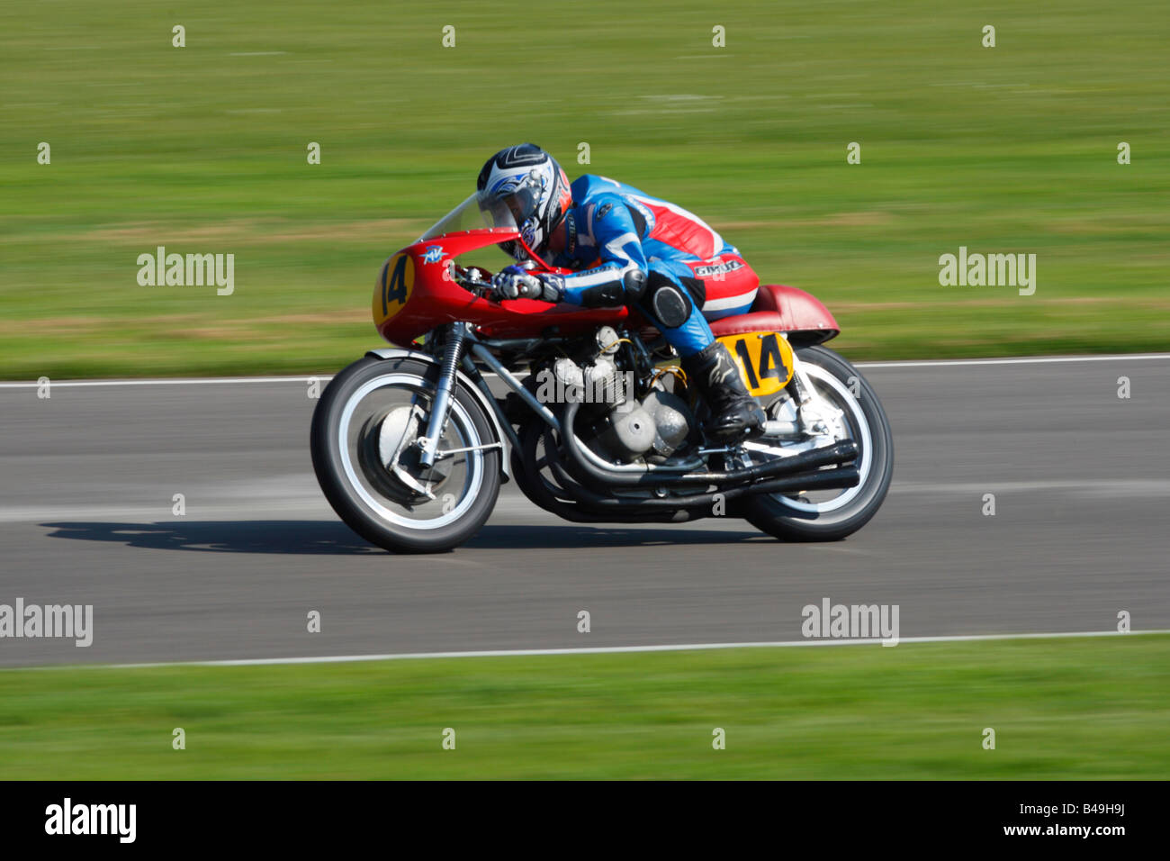 Gareth Jones riding the MV Agusta 500-4 at Goodwood Revival Meeting ...