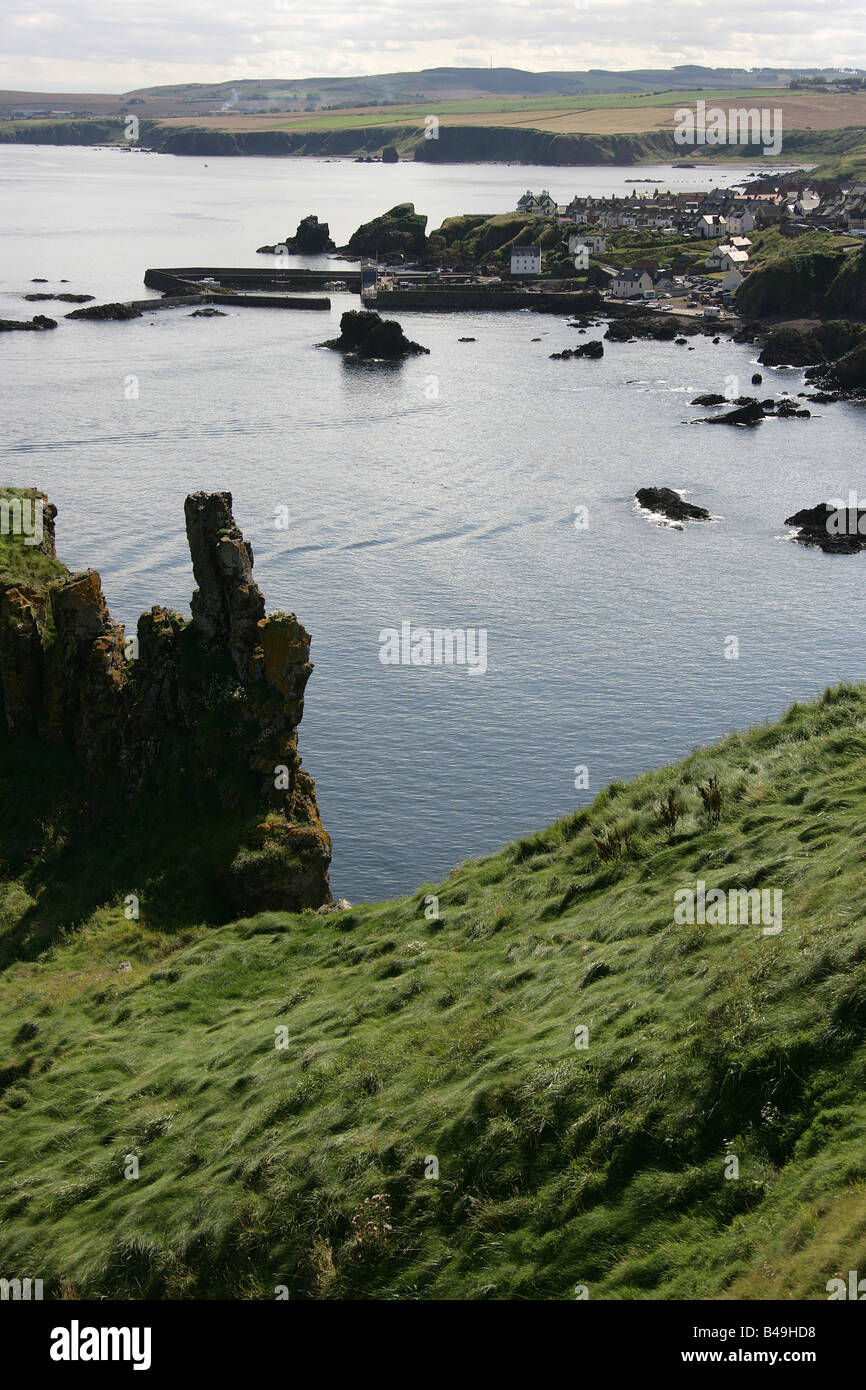 Village of St Abbs, Scotland. The scenic fishing village of St Abbs on ...