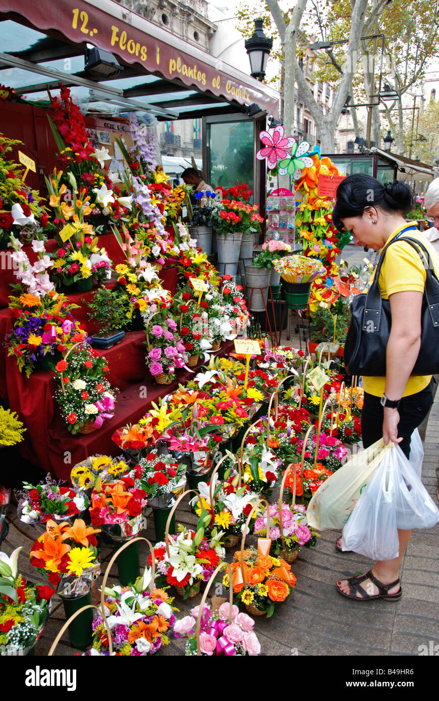 Colourful flower stall hi-res stock photography and images - Alamy