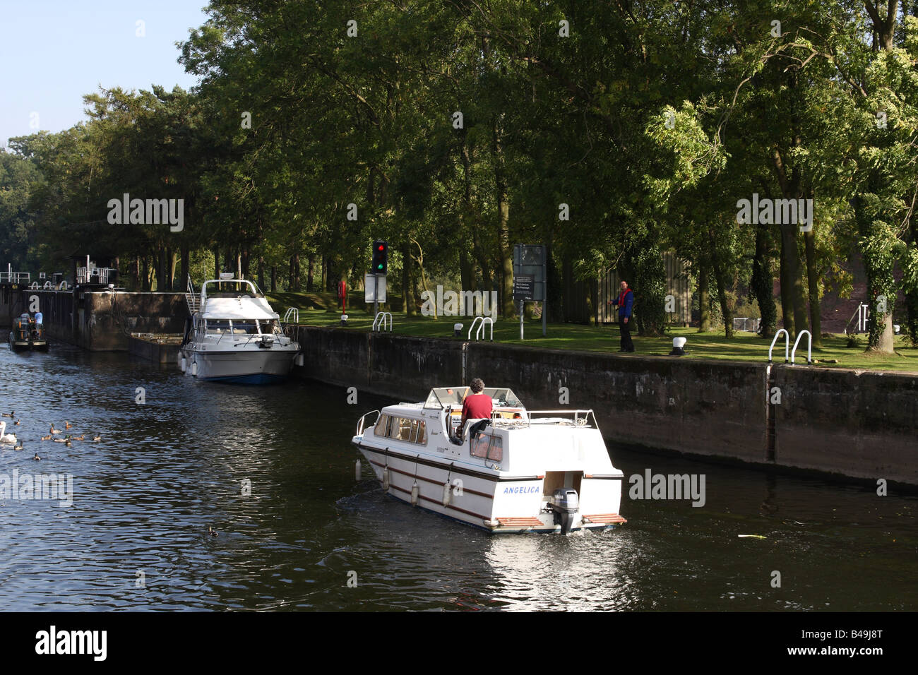 The River Trent at Gunthorpe Lock, Gunthorpe, Nottinghamshire, England ...