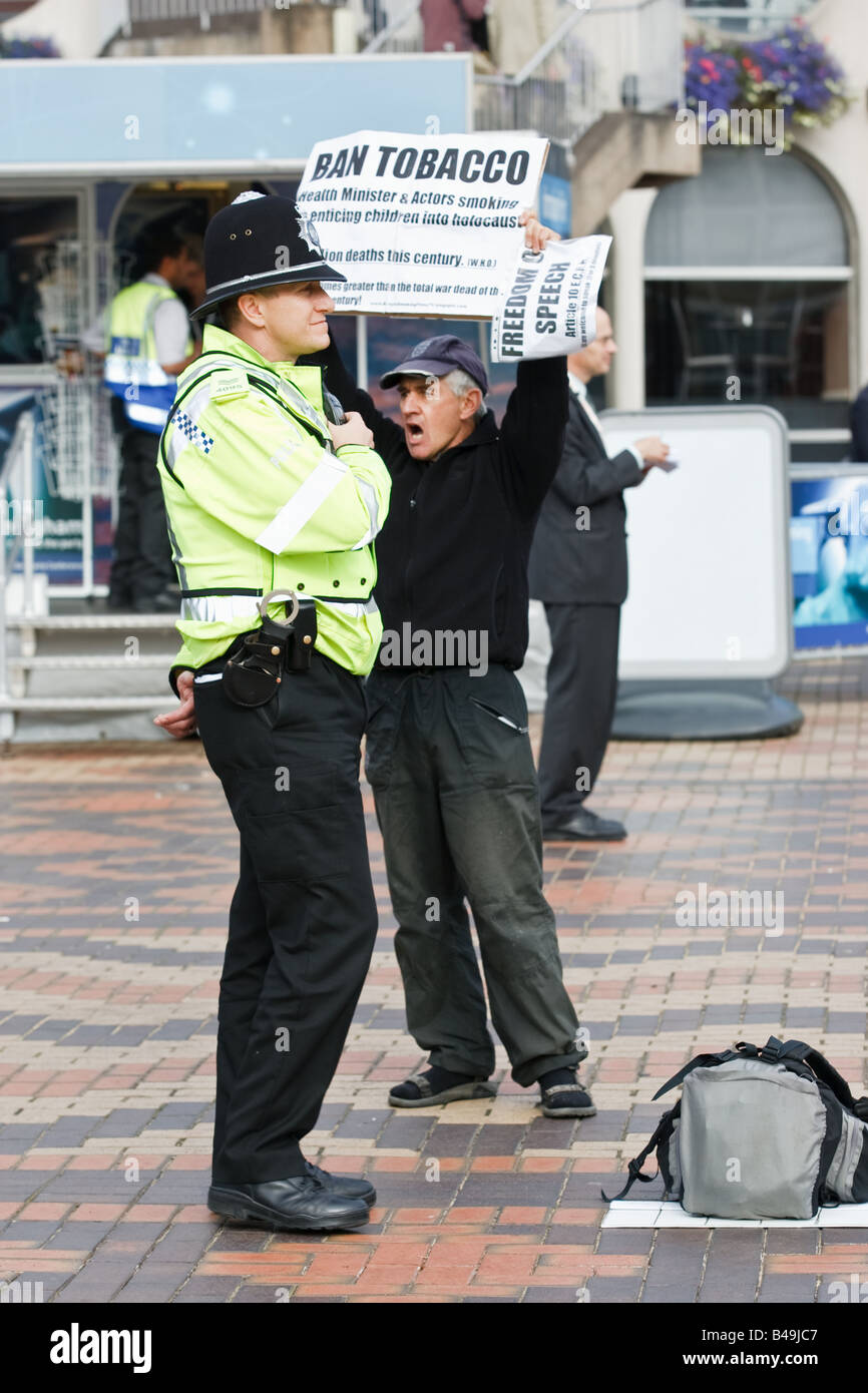 Stuart Holmes, veteran anti-smoking campaigner protesting outside ...