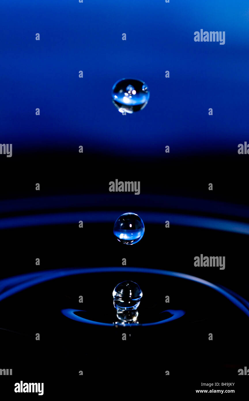 High speed water drops hi-res stock photography and images - Alamy