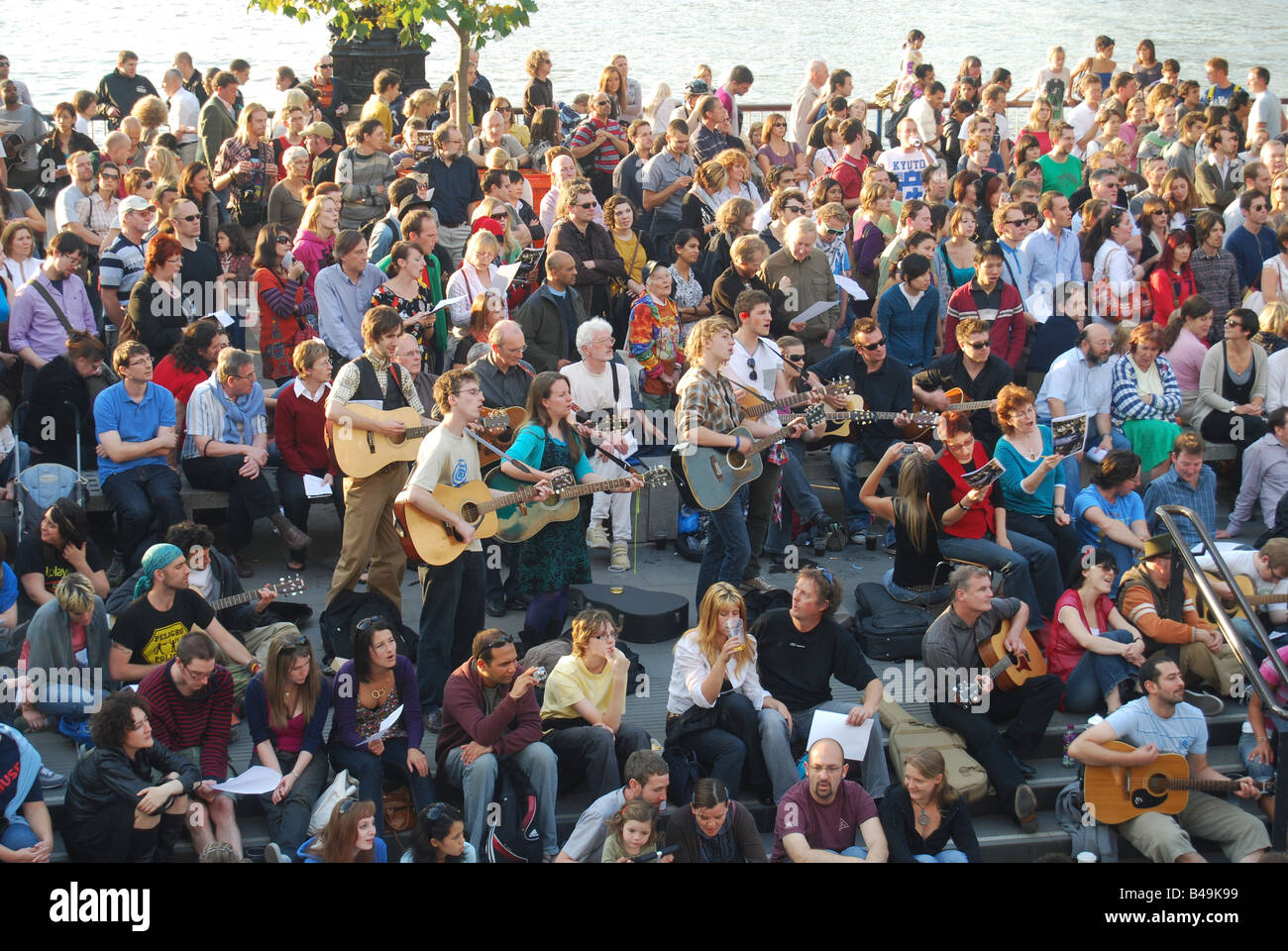 Singing to crowd hi-res stock photography and images - Alamy