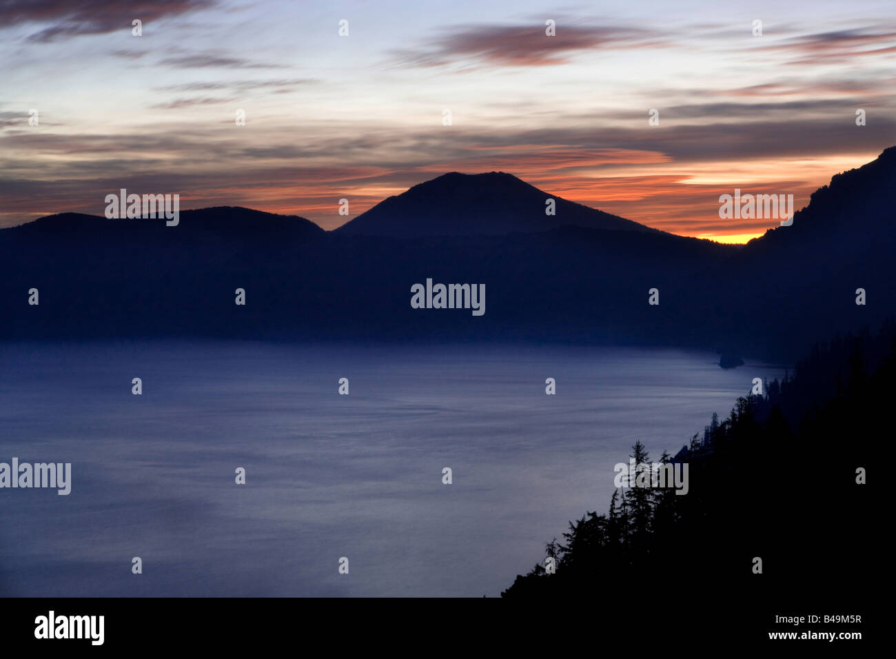 Sunrise over the volcanic rim of Crater Lake, Crater Lake National Park ...
