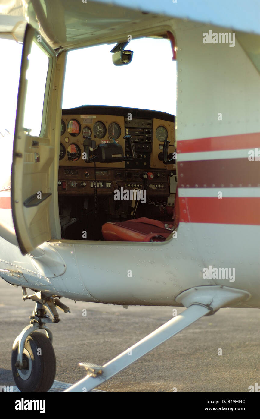 Airplane open door hi-res stock photography and images - Alamy