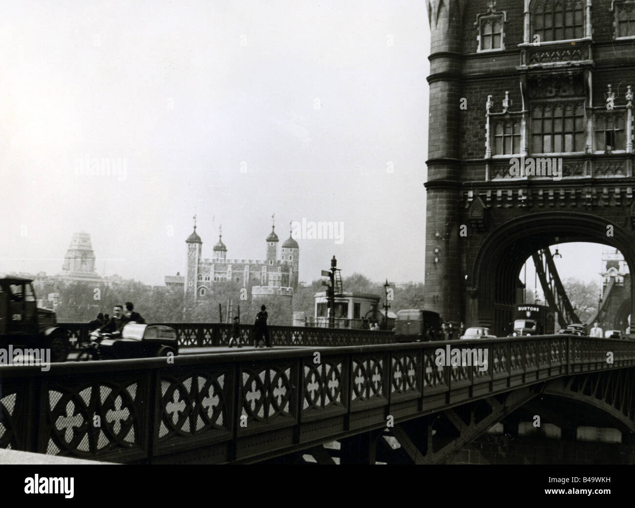 1950s london bridge hi-res stock photography and images - Alamy