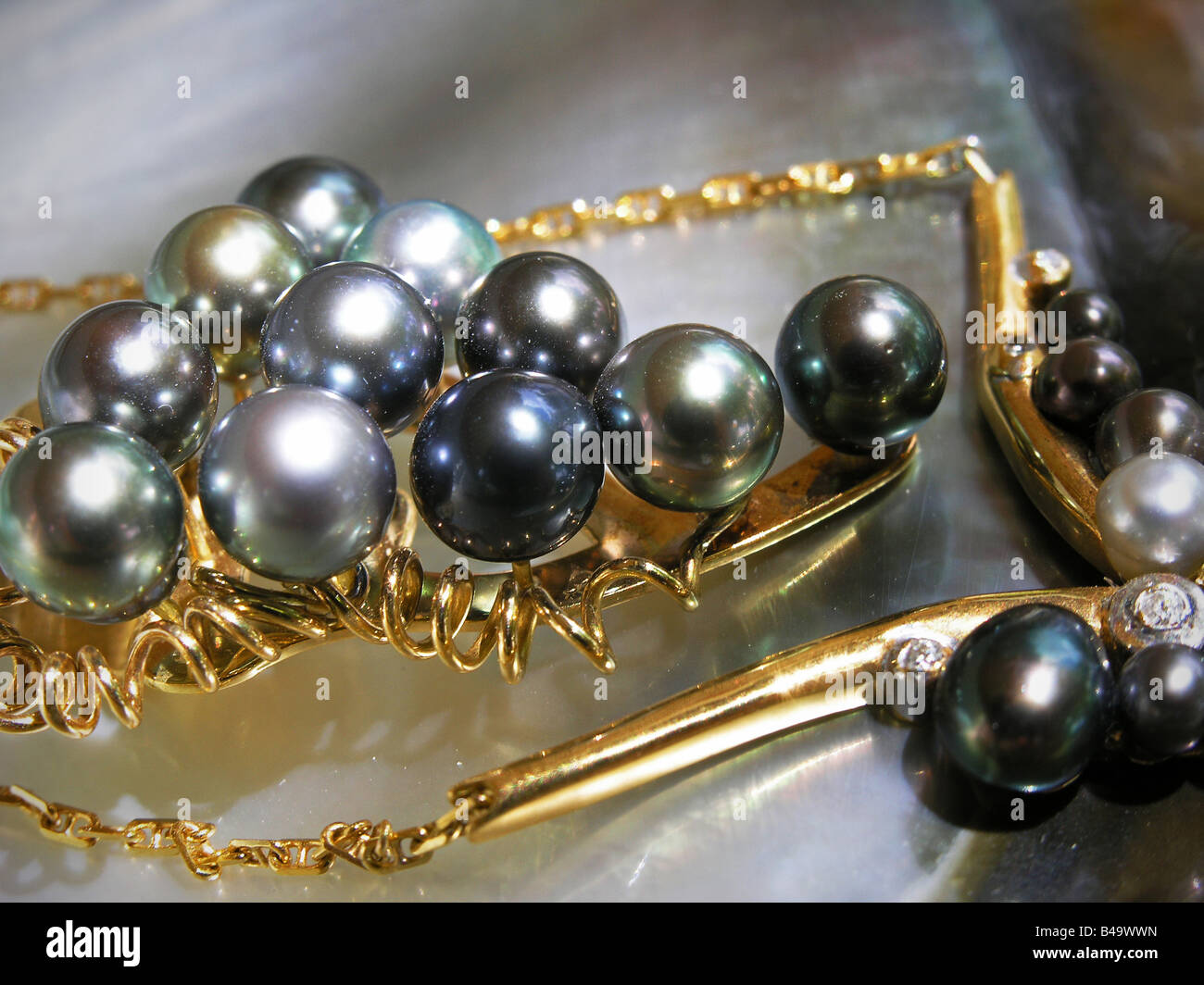Necklaces french polynesia hi-res stock photography and images - Alamy