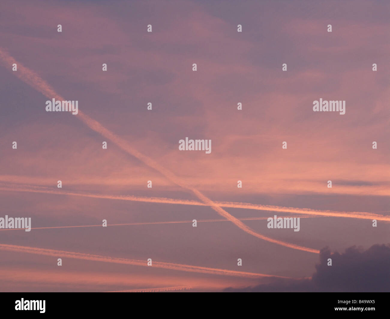 Pink sky at sunset hi-res stock photography and images - Alamy
