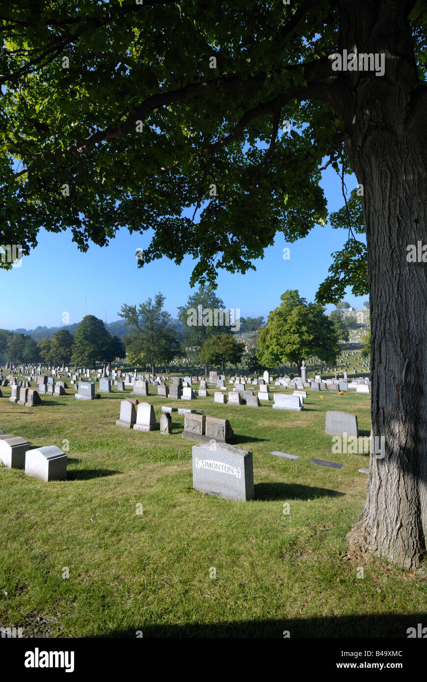 Catholic funeral graveside hi-res stock photography and images - Alamy