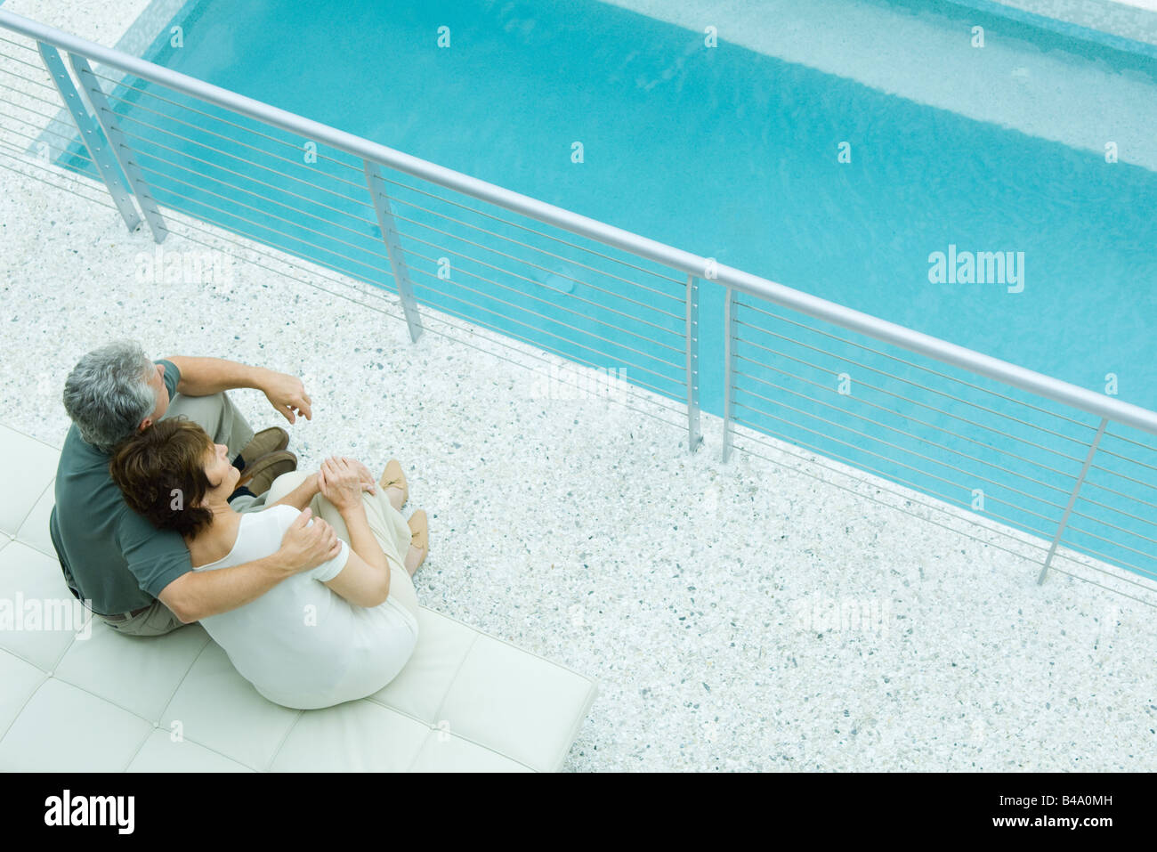 Putting arm around shoulders hi-res stock photography and images - Alamy