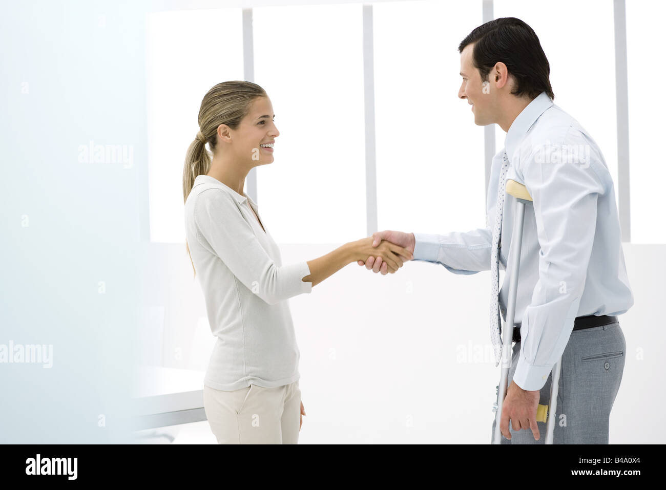 Hand shake images hi-res stock photography and images - Alamy
