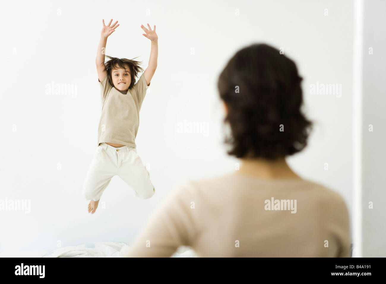 Children back facing each other hi-res stock photography and images - Alamy