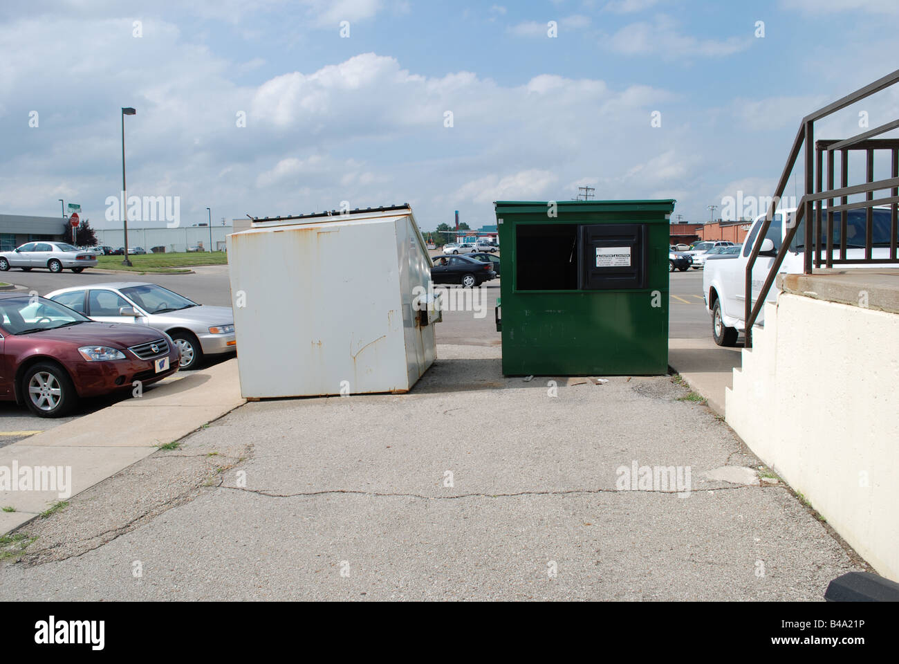 Outside shopping mall hi-res stock photography and images - Alamy