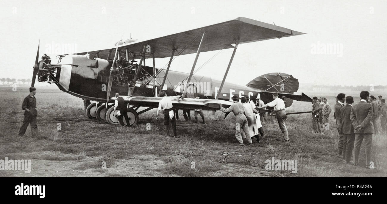 Aircraft of the 1930s hi-res stock photography and images - Alamy