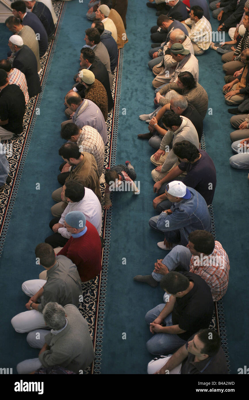 Youth muslims hi-res stock photography and images - Alamy