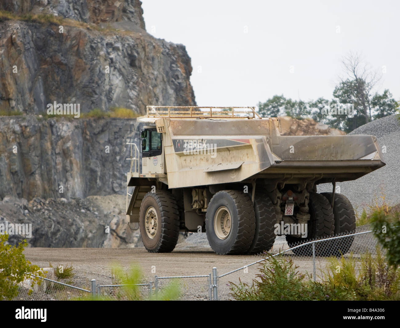 Dump truck construction hi-res stock photography and images - Alamy