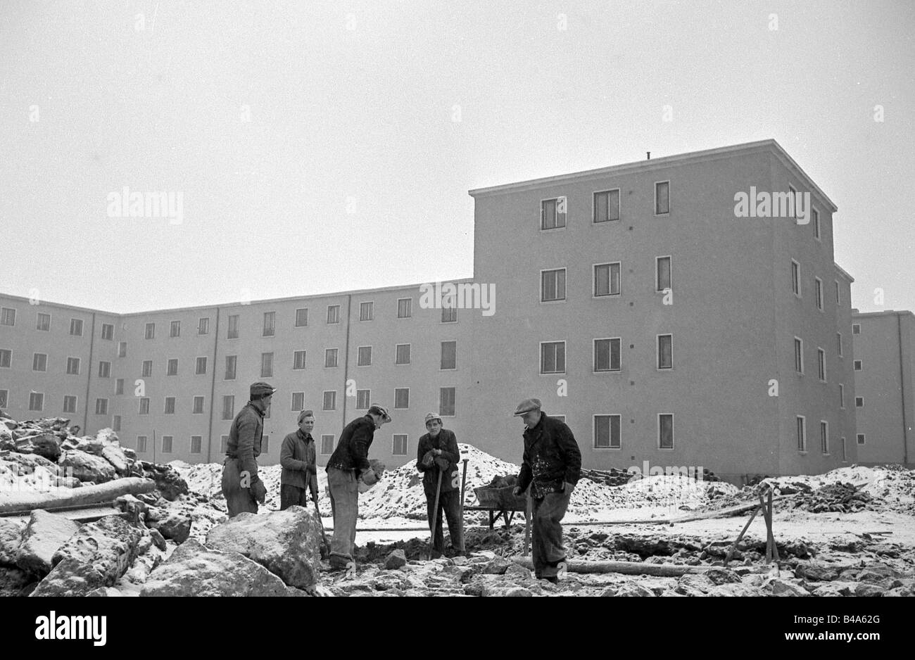 1950s housing hi-res stock photography and images - Alamy