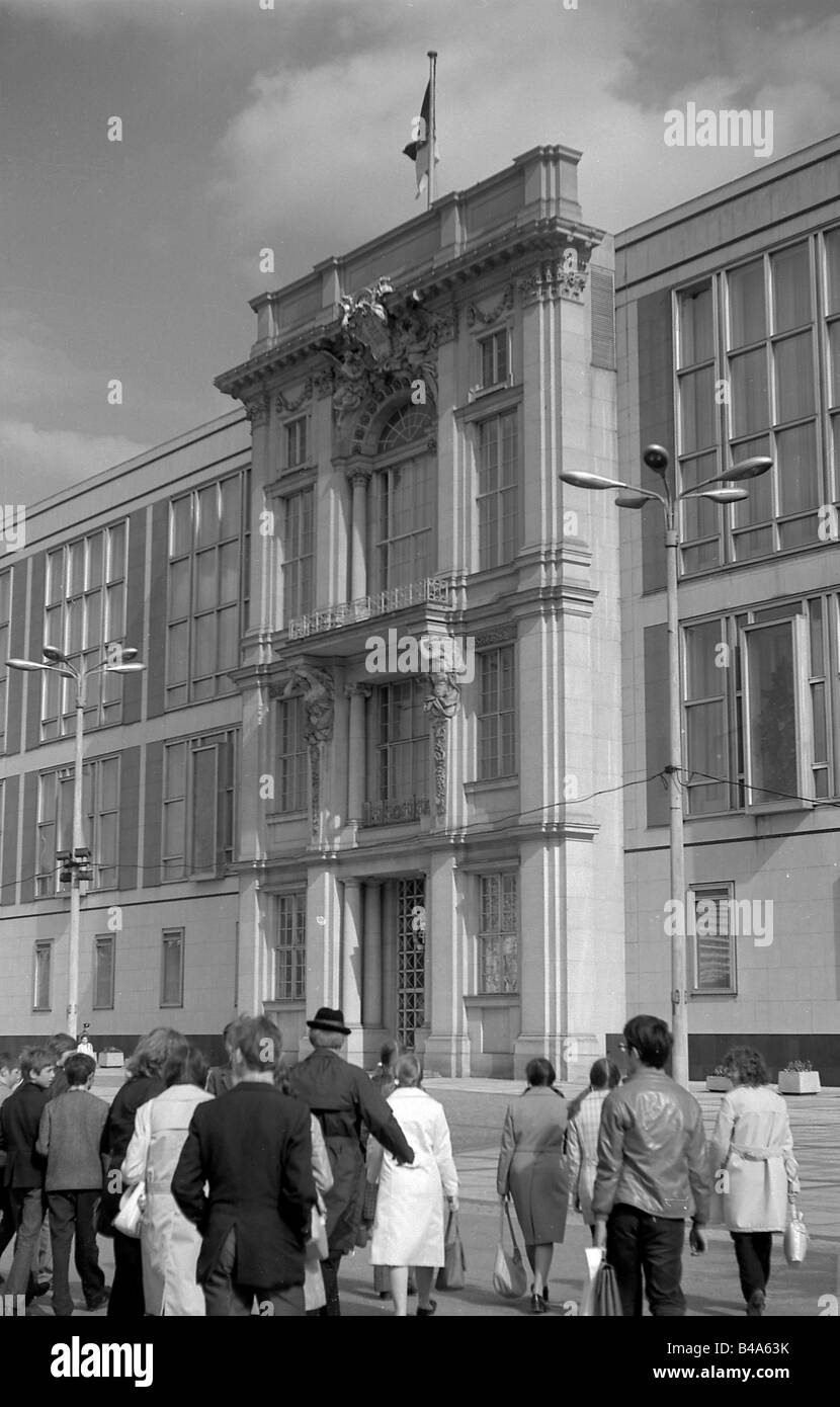 1973 building hi-res stock photography and images - Alamy