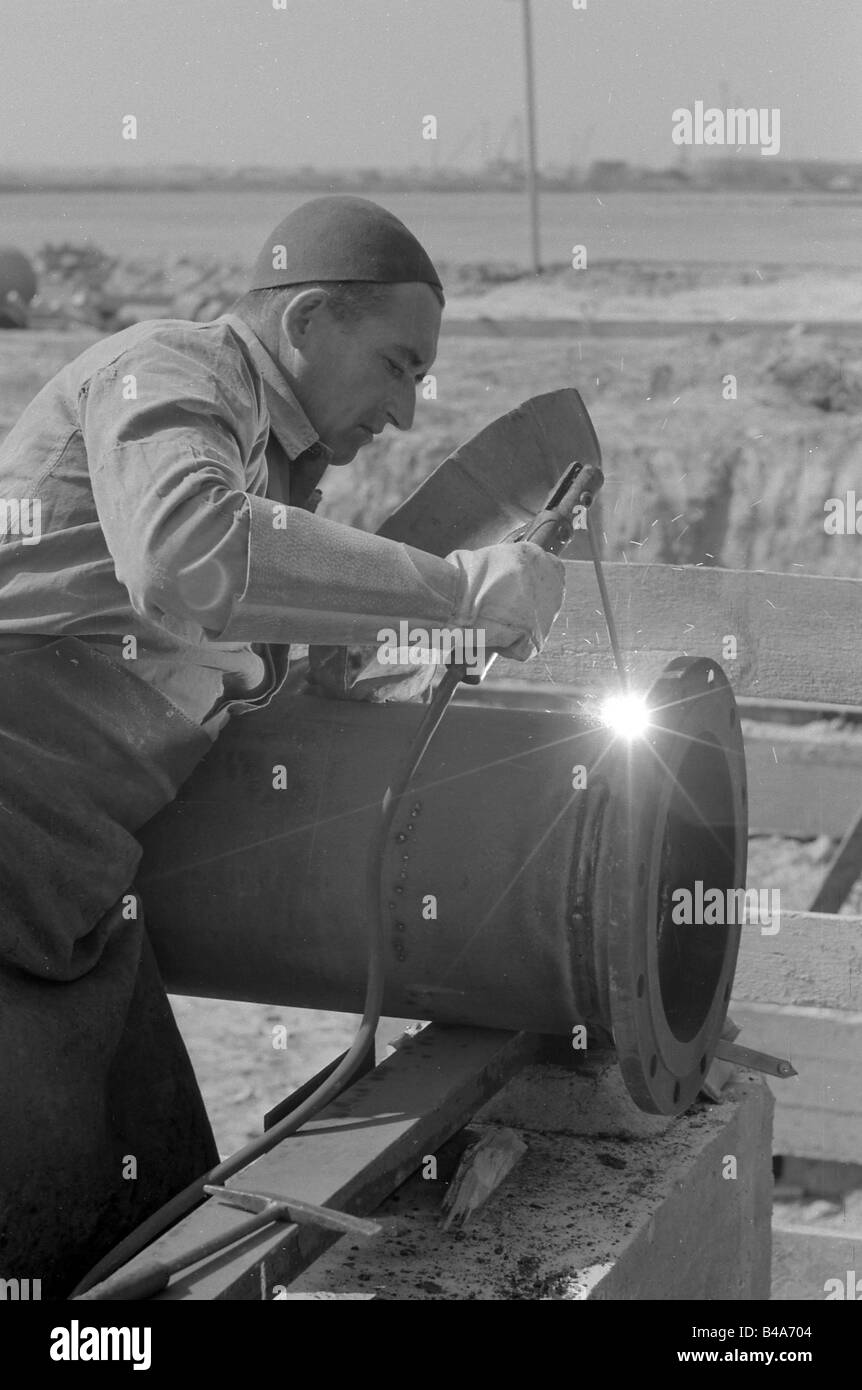 East german construction workers hi-res stock photography and images ...