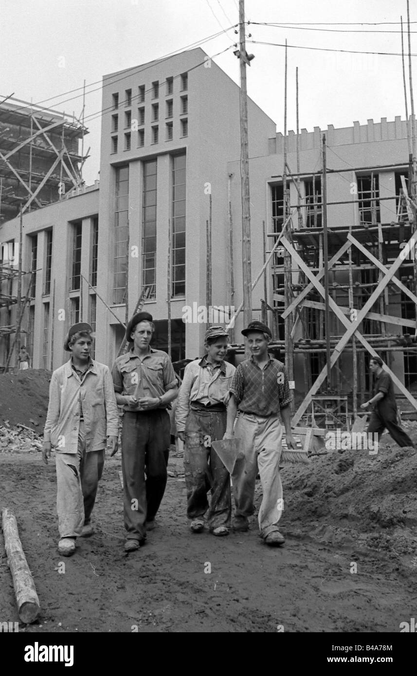 Berlin germany construction workers construction hi-res stock ...