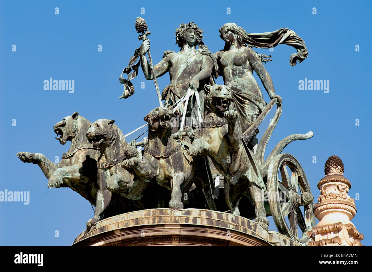 Opera semperoper architecture city hi-res stock photography and images ...