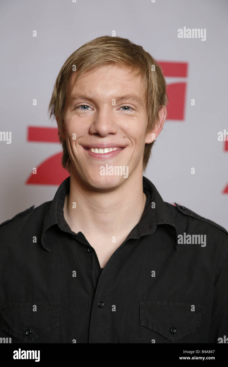 Gosejohann, Simon, * 9.1.1976, German actor, TV presenter and comedian ...