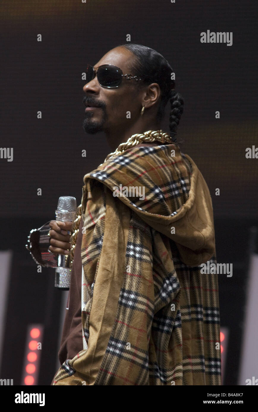 Snoop dogg jacket hi-res stock photography and images - Alamy
