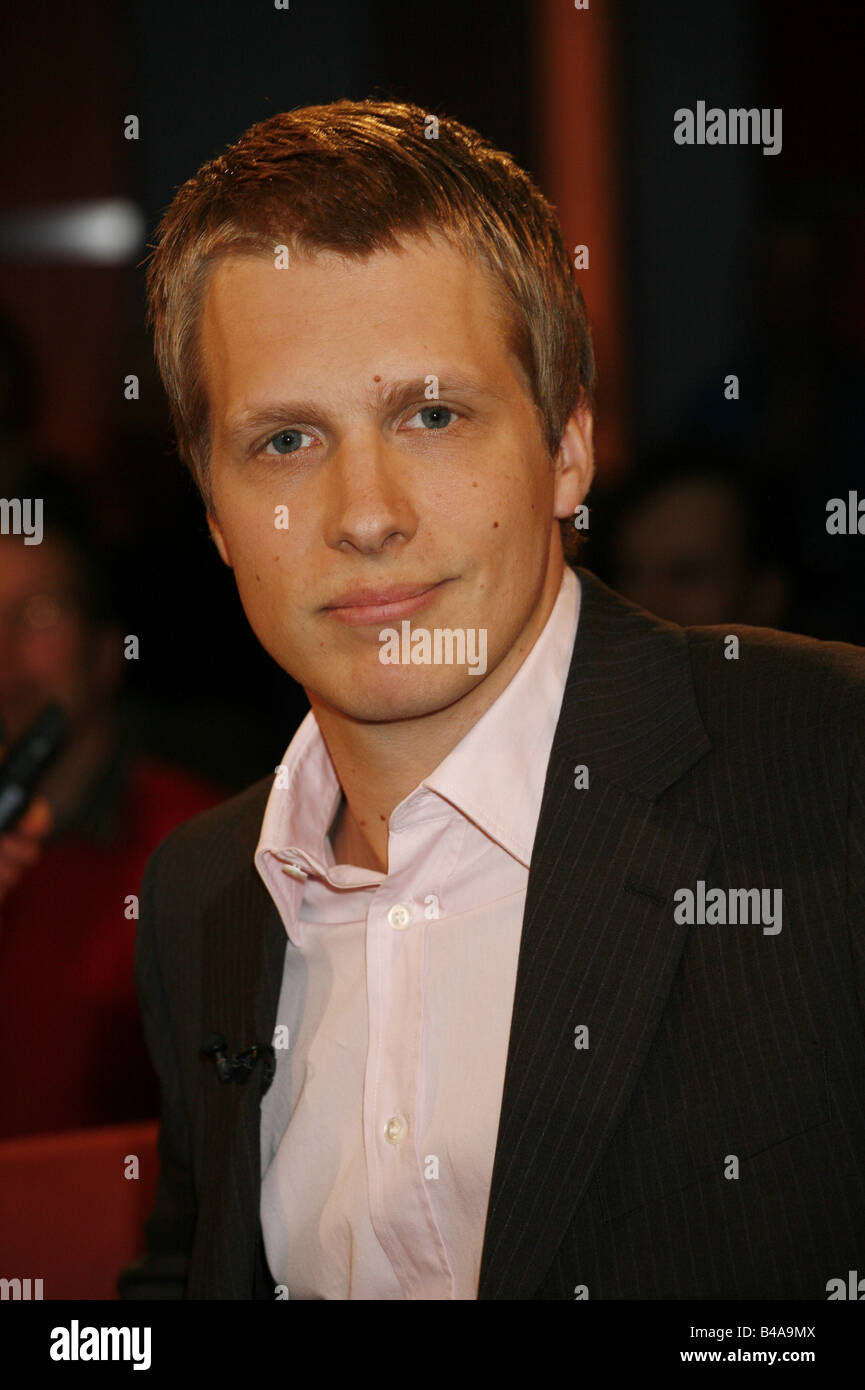 German comedian and tv presenter hi-res stock photography and images ...