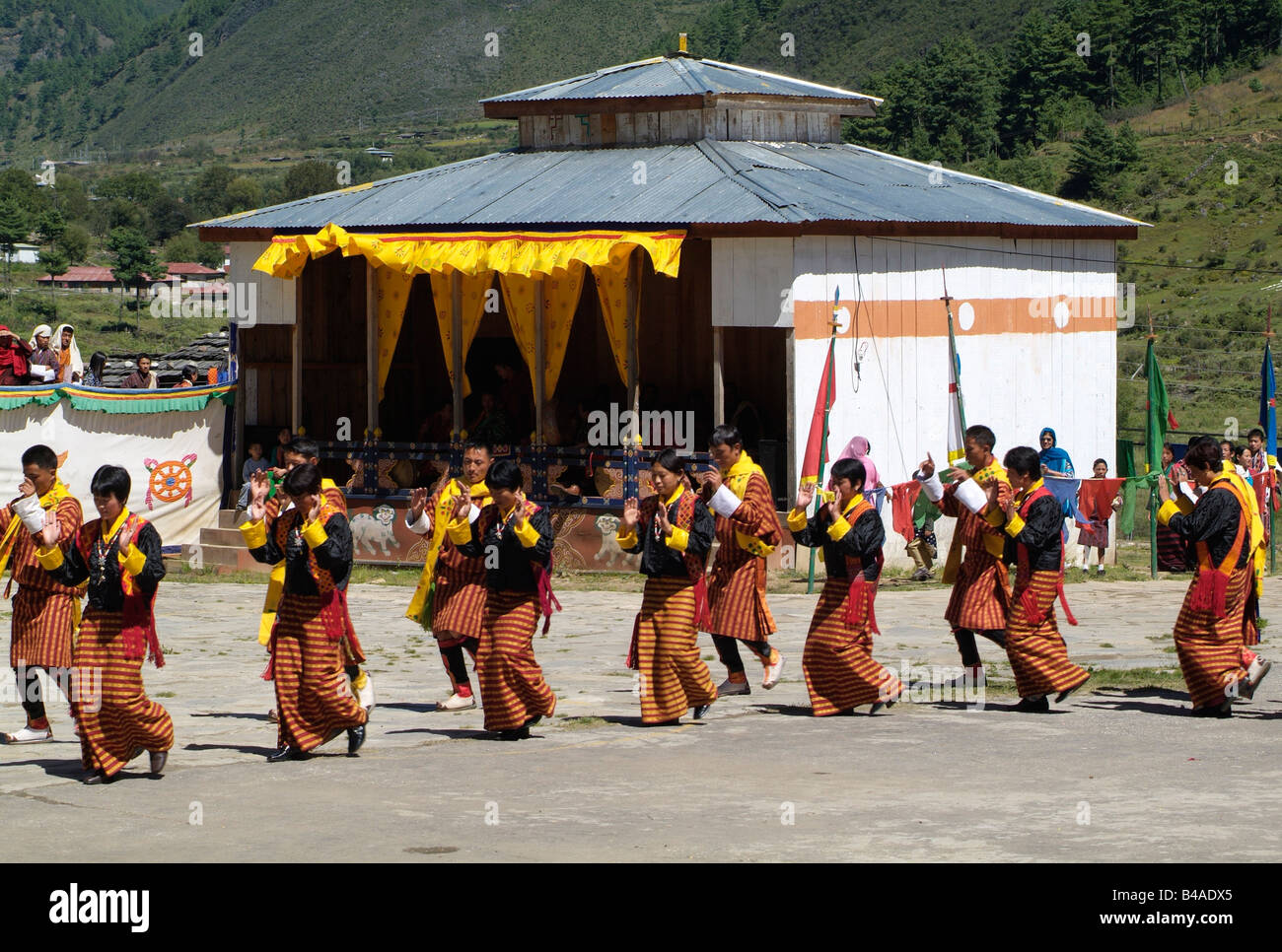 geography / travel, Bhutan, tradition / folklore, Dance of the Zhungdra ...