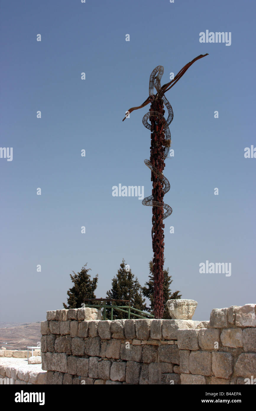 Sea serpent sculpture hi-res stock photography and images - Alamy