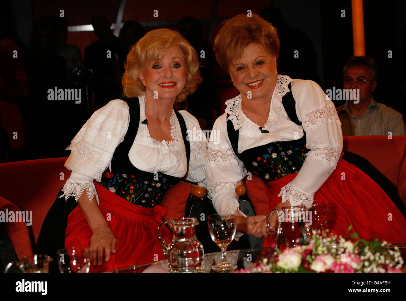 Hellwig, Maria und Margot, German singer, half length, guest at ...