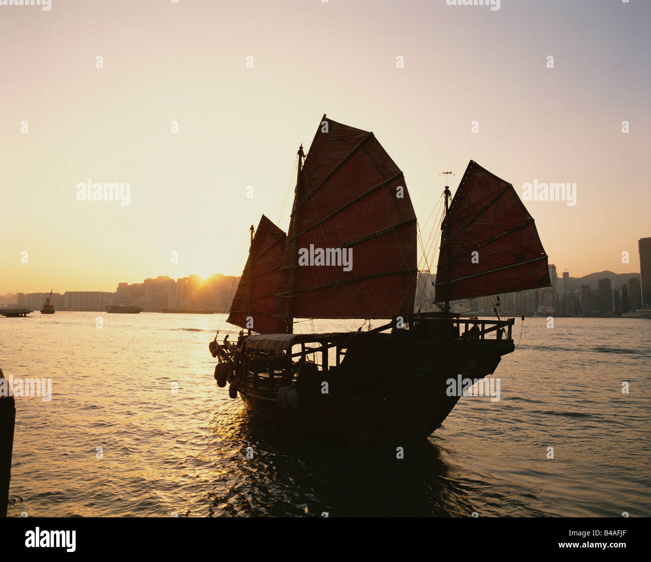 Traditional chinese junks hi-res stock photography and images - Alamy