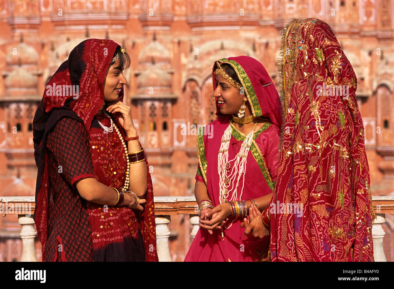 India rajasthan jaipur rajasthani girls hi-res stock photography and ...