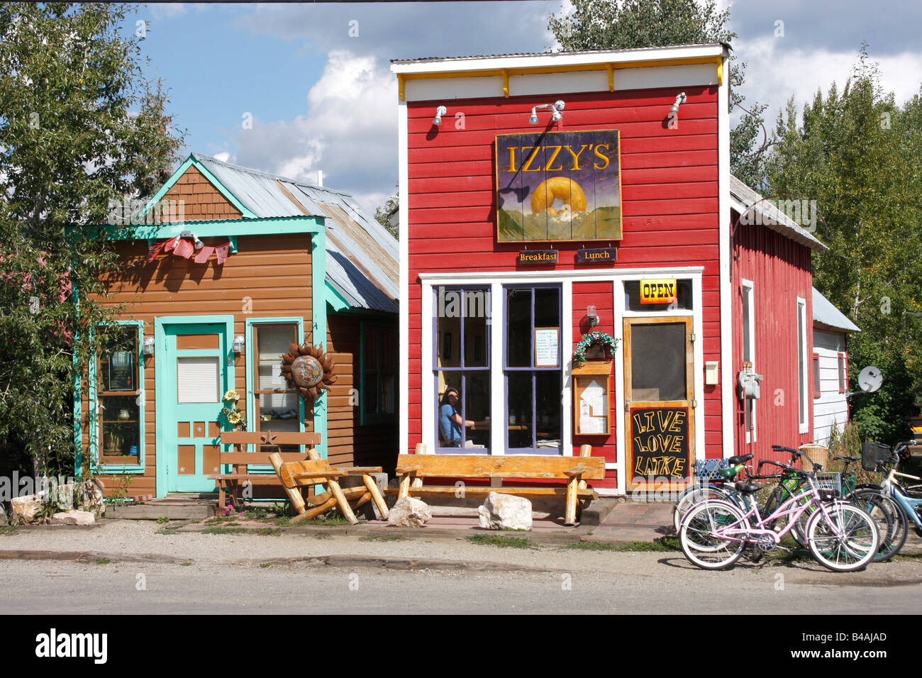 Painted shop fronts hi-res stock photography and images - Alamy