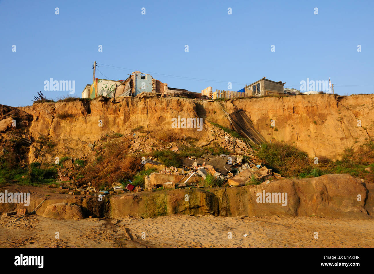 Happisburgh coastal erosion norfolk hi-res stock photography and images ...