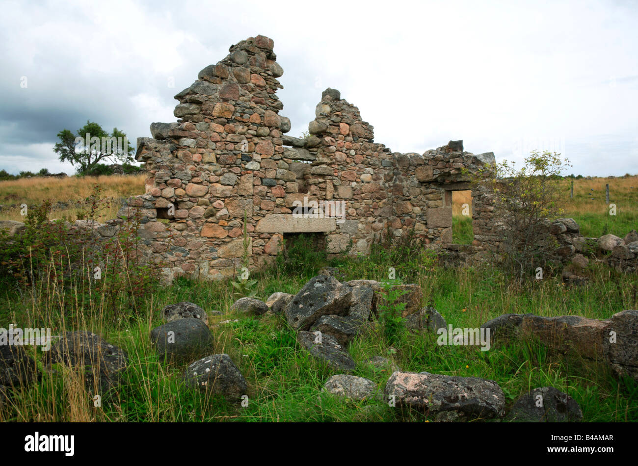 Ruined farmhouse hi-res stock photography and images - Alamy