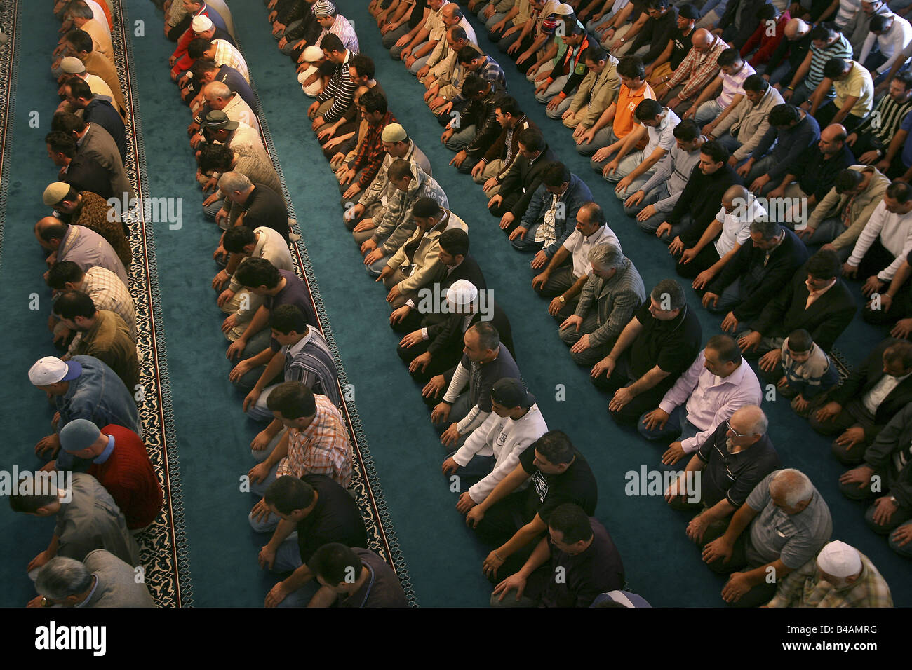 Muslims praying at the Sehitlik Mosque, Berlin, Germany Stock Photo - Alamy