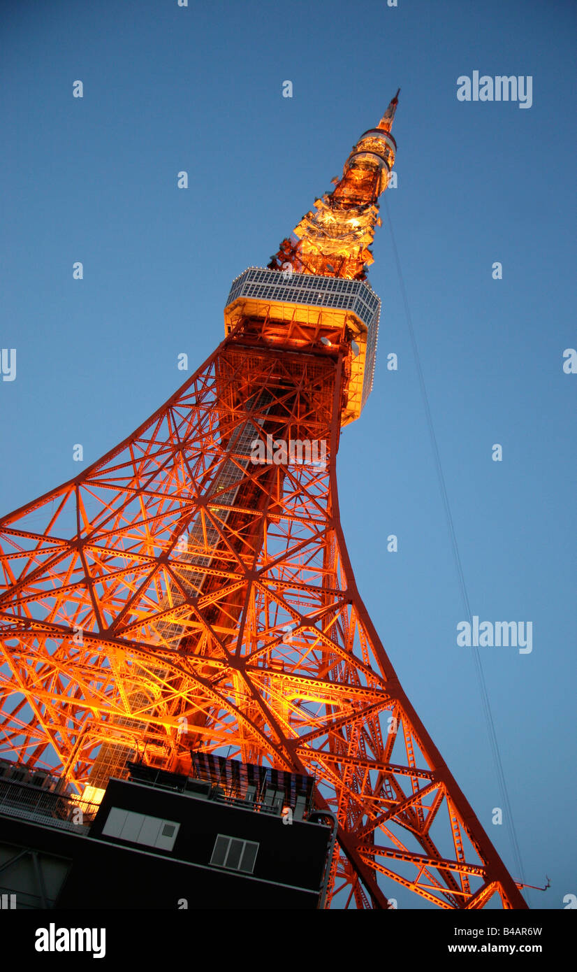 Tokyo Tower in Japan at dusk in the Shiba-koen district of Minato (Tōkyō tawā Stock Photo - Alamy
